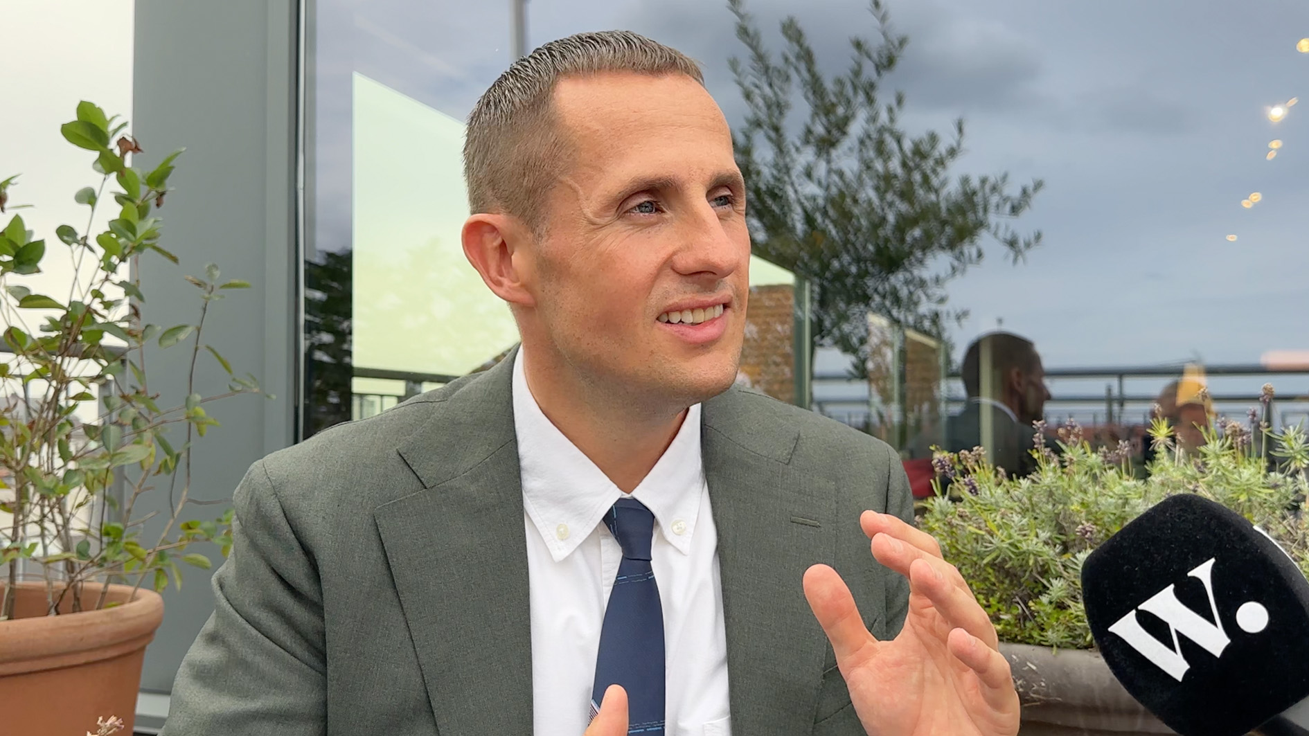 Tobias Rahim donerer en million kroner efter at have mistet ven til ...