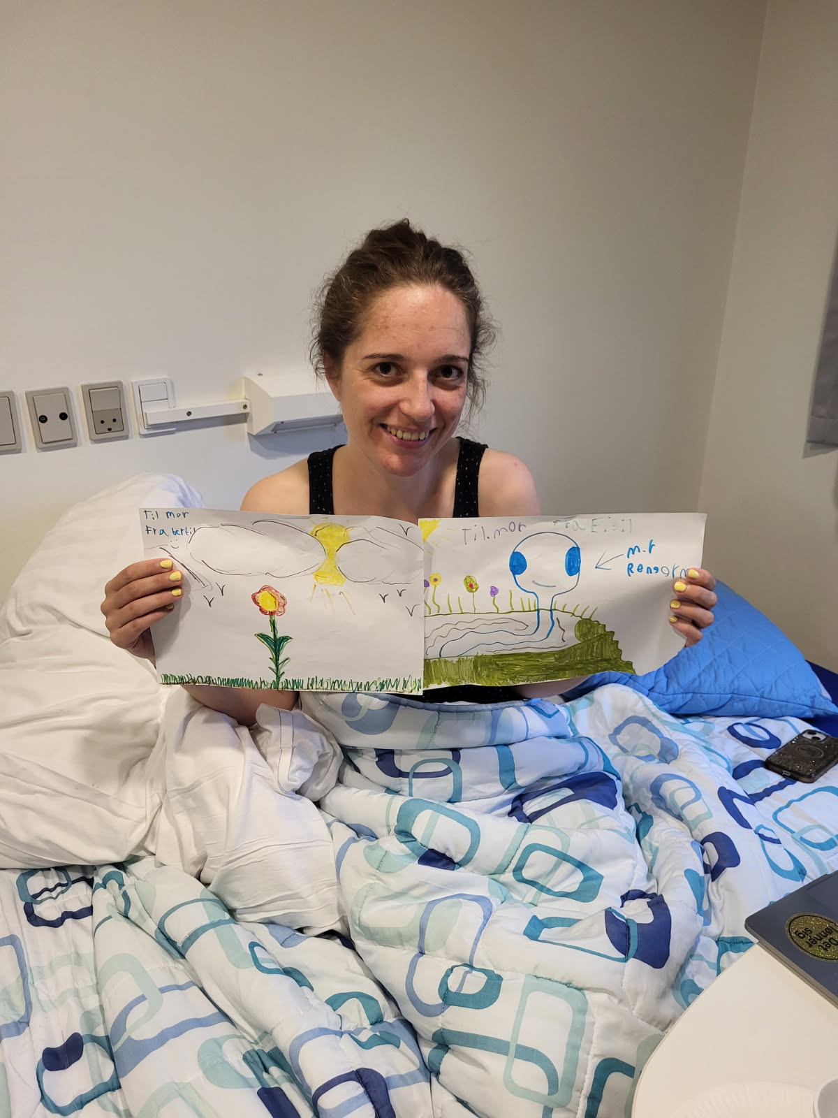 Julie vil gerne tale om sine indlæggelser på 'den lukkede'. Men det er ...